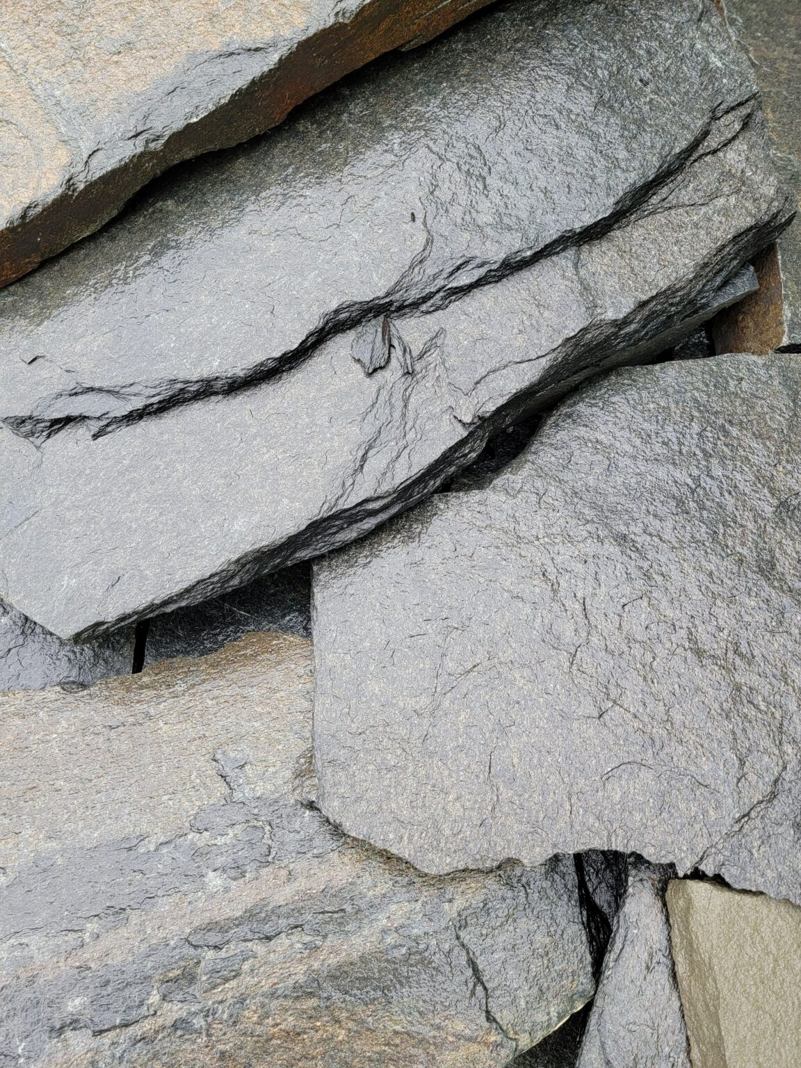 Chocolate Grey flagstone - Atlantic Mulch